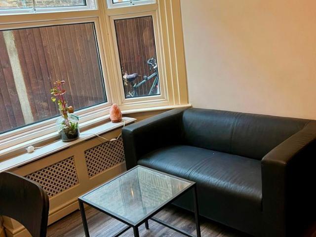 En suite Room 3, Trundleys Road, London SE8