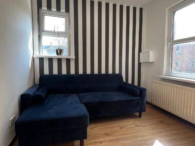 En Suite Room, 4 Eglantine Gardens, Belfast, BT9 6EZ