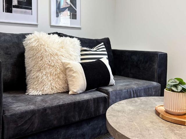 ✨ En Suite Rooms w/ Kitchenettes | Bills Inc. Room 7
