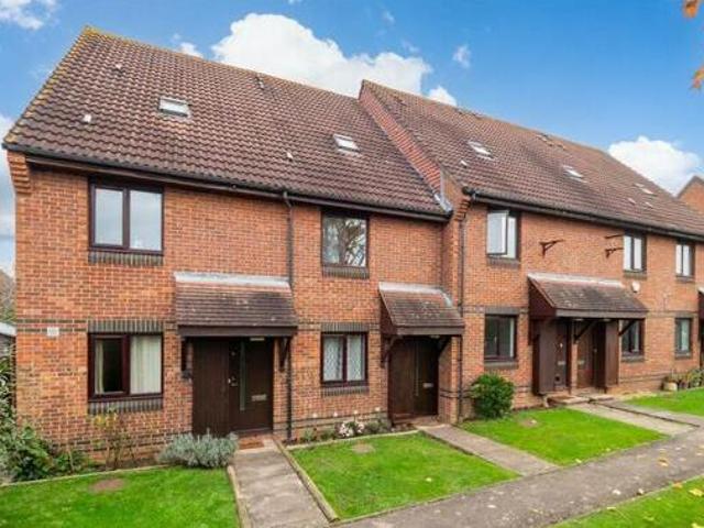 Ennerdale Close, Cheam, 2 Bedroom Maisonette