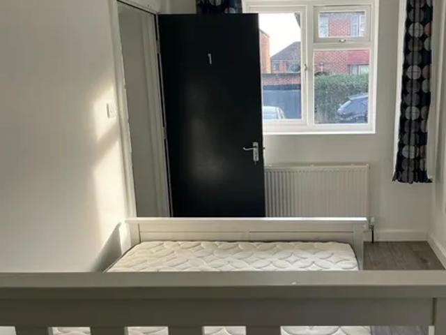 Ennerdale Drive, London, NW9 0DX, United Kingdom | Room for rent #117882286 | Rentberry
