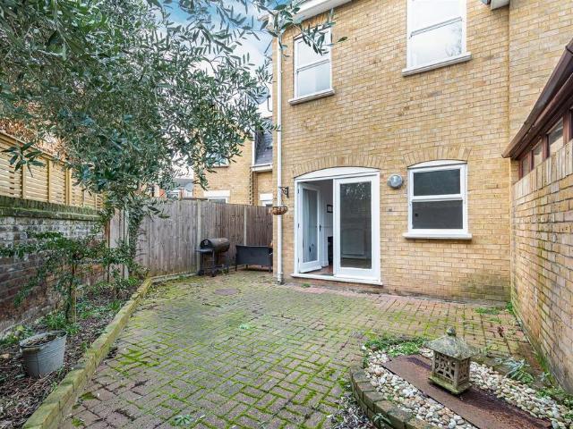 Ennerdale Road, Richmond, TW9 2 bed flat to rent £2,950 pcm £681 pw