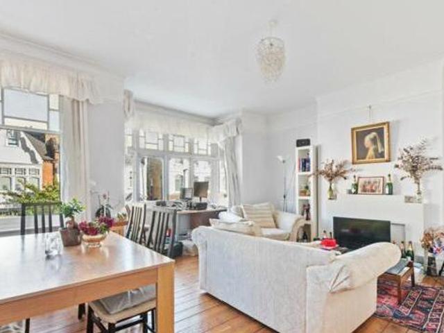 Ennismore Avenue, Chiswick, 3 Bedroom Flat
