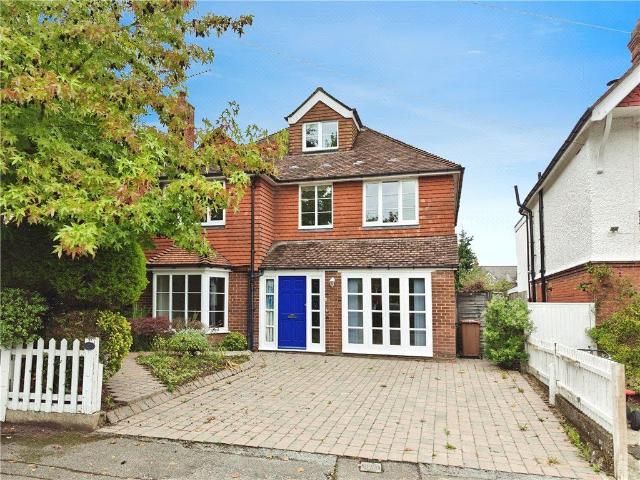 Ennismore Avenue, Guildford, GU1 5 bed detached house to rent £4,950 pcm £1,142 pw