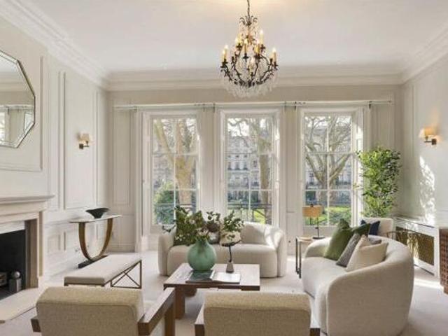 Ennismore Gardens, London, 3 Bedroom Apartment