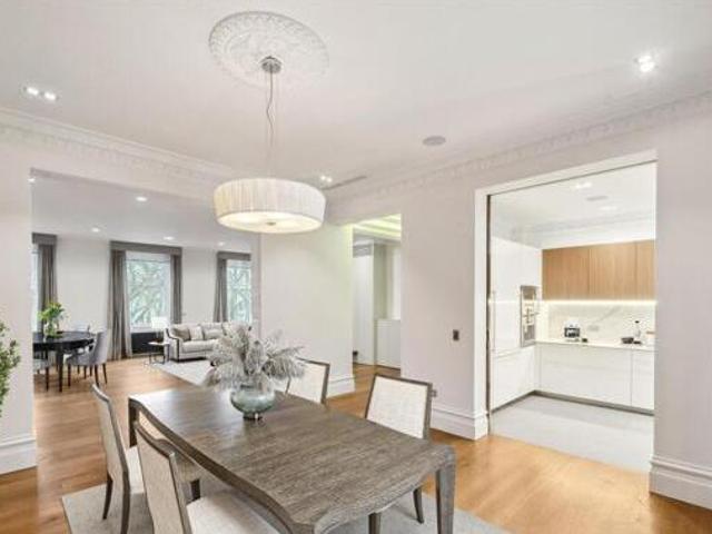 Ennismore Gardens, London, 3 Bedroom Flat