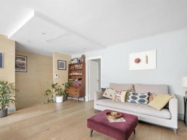 Ennismore Gardens, London, 2 Bedroom Apartment