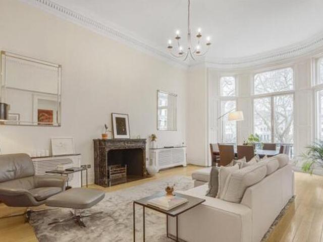 Ennismore Gardens, London, 2 Bedroom Apartment