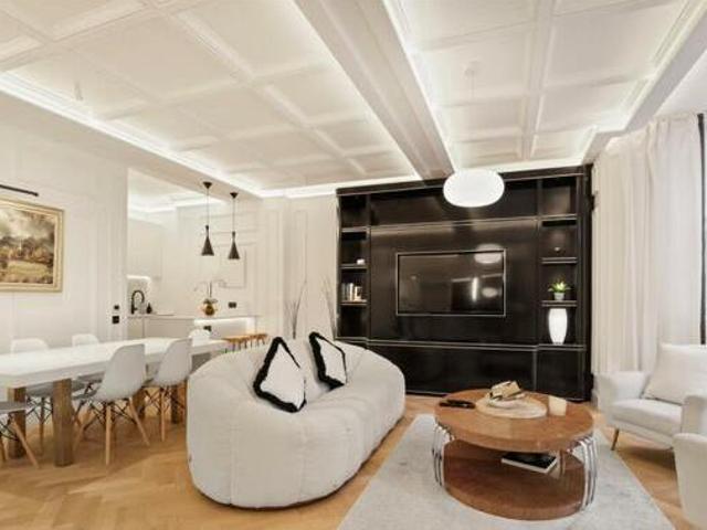 Ennismore Gardens, London, 2 Bedroom Flat