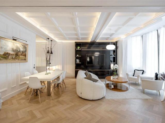 Ennismore Gardens, London, SW7 2 bed apartment to rent £9,499 pcm £2,192 pw