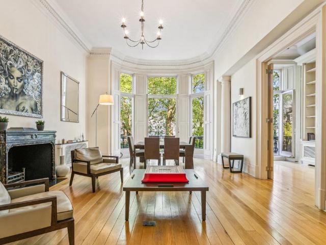 Ennismore Gardens, London, SW7 2 bed flat to rent £7,500 pcm £1,731 pw
