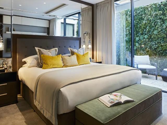 Ennismore Gardens, London SW7, 3 bed flat to rent, £11,917 pcm | PrimeLocation