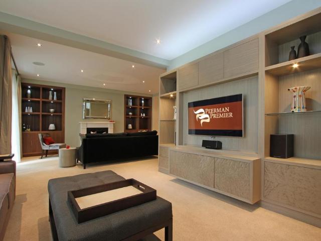 Ennismore Gardens, London, SW7 3 bed flat to rent £11,917 pcm £2,750 pw