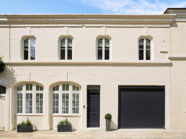 Ennismore Gardens Mews, London SW7 4 bed terraced house to rent £29,250 pcm £6,750 pw