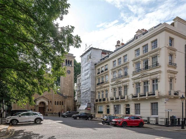 Ennismore Gardens, South Kensington, London SW7, 3 bed flat to rent, £5,900 pcm | PrimeLocation