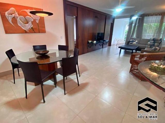 ENORME APARTAMENTO, 03 DORMITÓRIOS À 200m DA PRAIA DA ENSEADA!