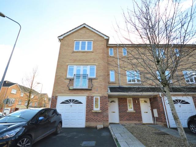 Enbourne Drive, Pontprennau, Cardiff. 4 bed townhouse to rent £1,850 pcm £427 pw