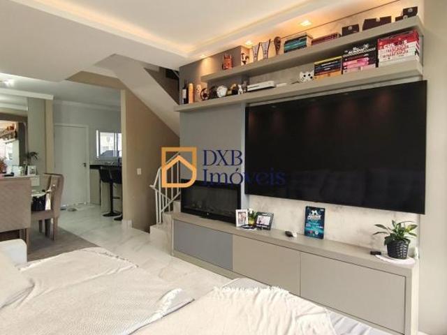 ENCANTADOR SOBRADO TRIPLEX COM 157 M2 DE ÁREA PRIV
