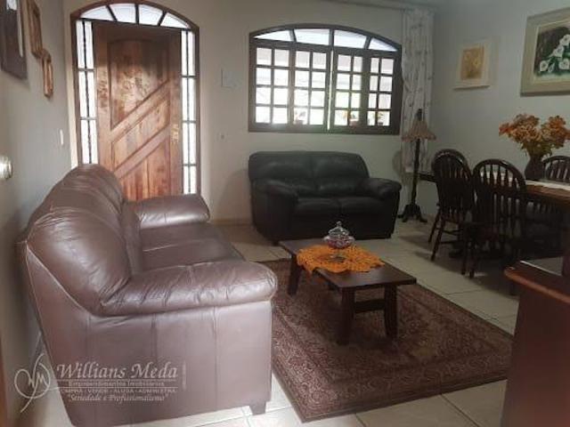Encantadora Casa Assobradada a Venda com 3 Dormitórios, 1 Suíte, Ampla Varanda e 3 Vagas na Vila Ca