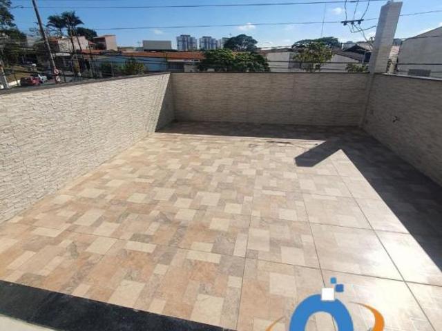 Encantadora casa com 202m² de área construída, localizada em bairro tranquilo e familiar, com fácil