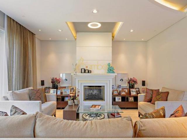 ENCANTADORA CASA COM 345M² REFORMADA NO BROOKLIN VELHO