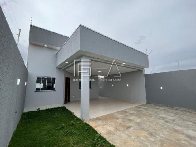 Encantadora casa com 3 quartos, 2 suítes e quintal amplo