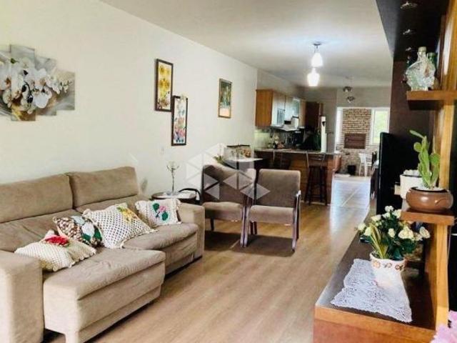Encantadora casa de 3 dormitórios no bairro Partenon