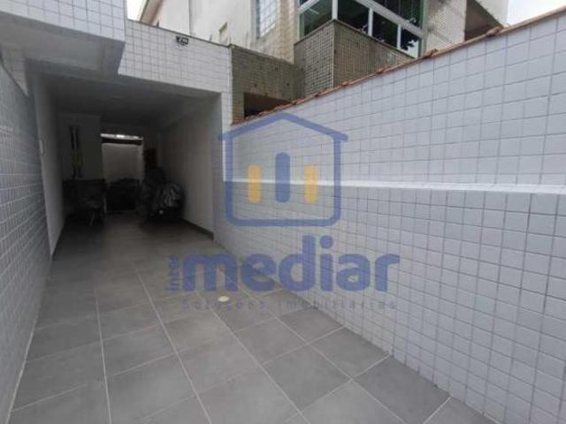 Encantadora casa sobreposta à venda, na Ponta da Praia com 3 dormitórios e 1 suíte !
