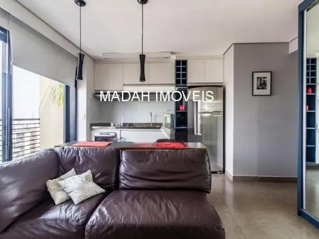 Encantadora cobertura na charmosa Vila Madalena, com decoração impecável e equipada, terraço e jardi