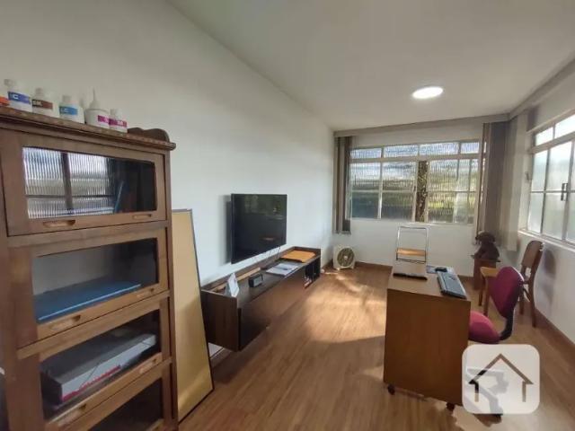 Encantadora Residência com Ambientes Integrados e Jardim Exuberante na Vila Pirajussara