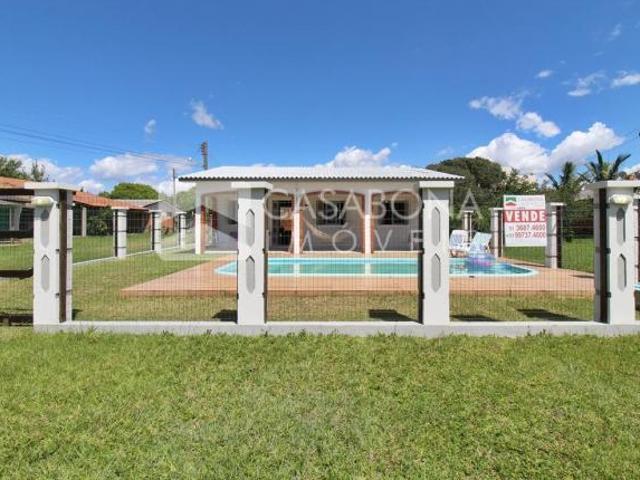 Encantadora Residência de Esquina com Piscina