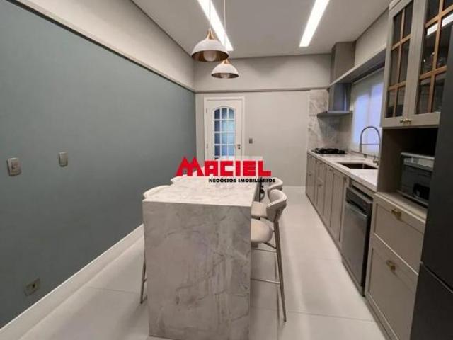 Encante se com esta Residência de Luxo no Altos da Serra II em Urbanova