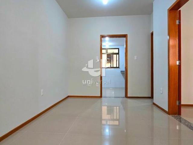 Encante se com este aconchegante apartamento de 2 quartos no Santa Helena!