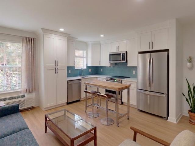 Enclave Park 100 2 Bedroom Apartment for Rent at 5802 W 71st St, Indianapolis, IN 46278 Park 100