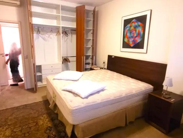 Encontrei! Excelente apartamento em prédio de gabarito na quadra da praia
