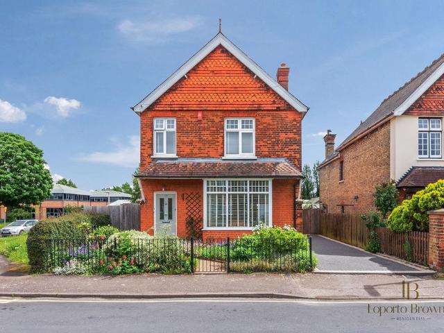 Endymion Road, AL10 4 bed terraced house to rent £3,600 pcm £831 pw