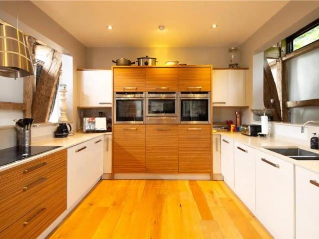 End of Terrace House to rent with 4 bedrooms, Pipers Hill, Great Gaddesden
