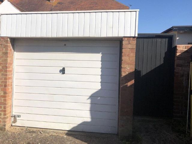 End of terrace house for sale