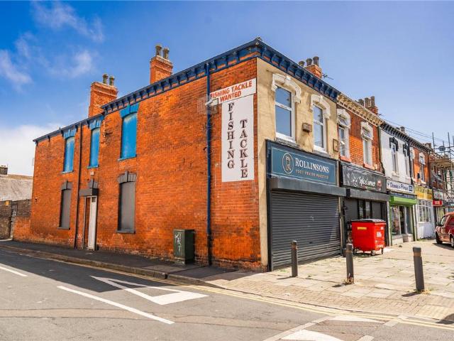 End of terrace house for sale