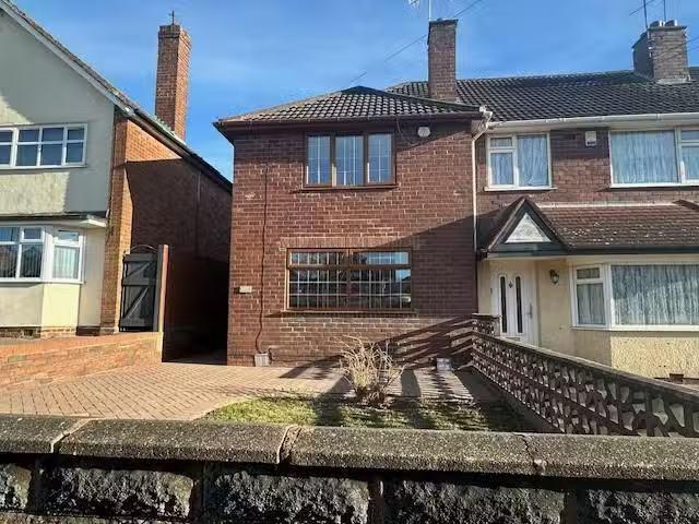 End of terrace house for rent in Beacon Road, Birmingham, B43
