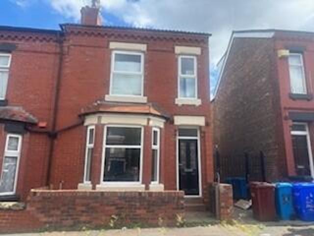 End of terrace house for rent in Laburnum Road, Manchester, M18