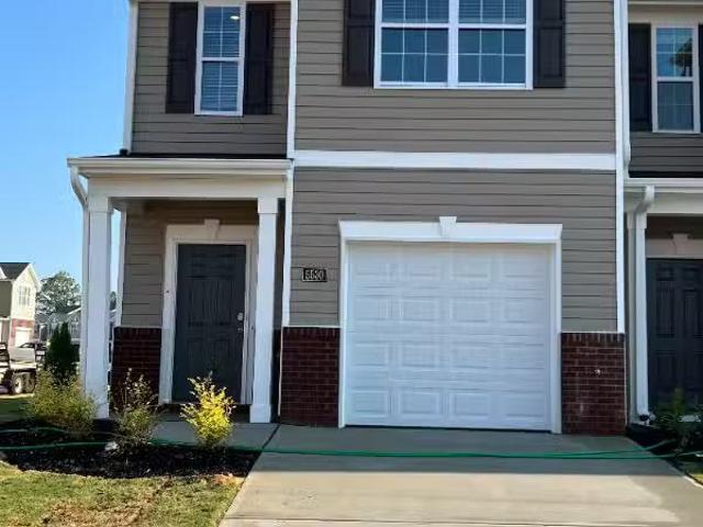 END UNIT Amazing 3 bedroom, 2.5 bathroom, 1 Car garage townho.