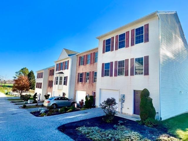 End unit! New flooring/carpeting throughout! Huge 3 bed Townhome with garage in D town School District!