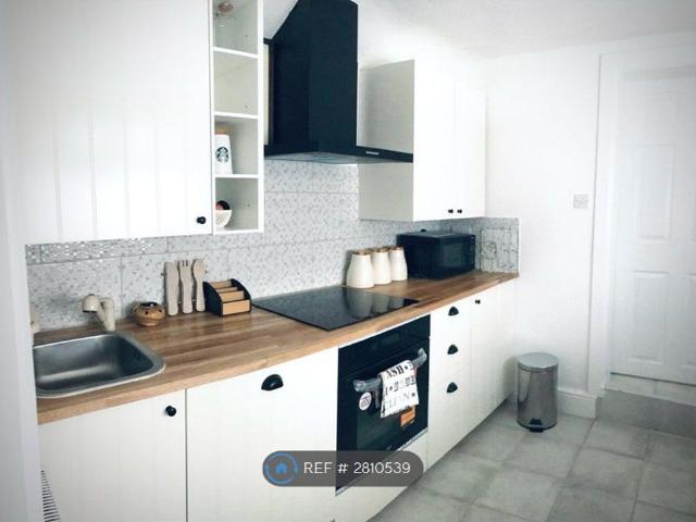 Enderley Street, Newcastle Under Lyme ST5, 3 bed end terrace house to rent, £1,350 pcm | PrimeLocation