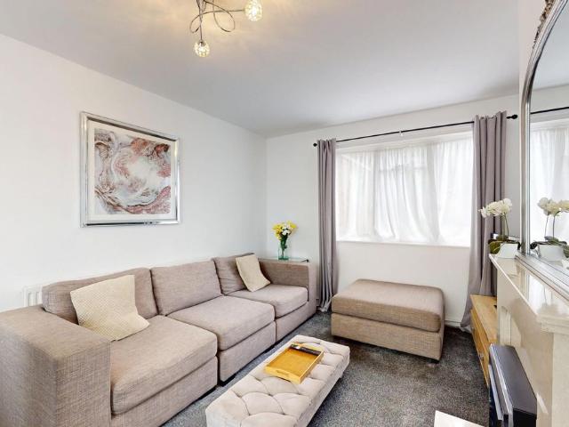 Endersby Road, Barnet EN5, 3 bed flat to rent, £2,199 pcm | PrimeLocation
