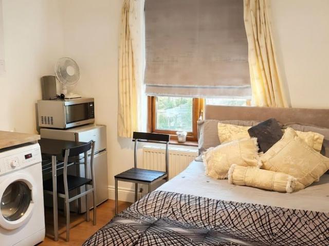 Endersleigh Gardens, London NW4, Studio to rent, £1,390 pcm | PrimeLocation