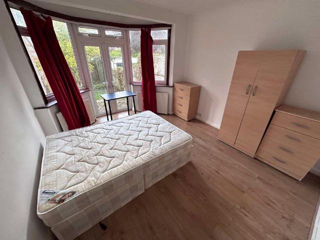 Endersleigh Gardens Room GB