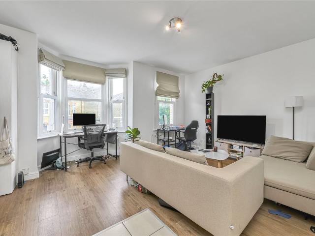 Endlesham Road, London SW12, 1 bed flat to rent, £1,900 pcm | PrimeLocation