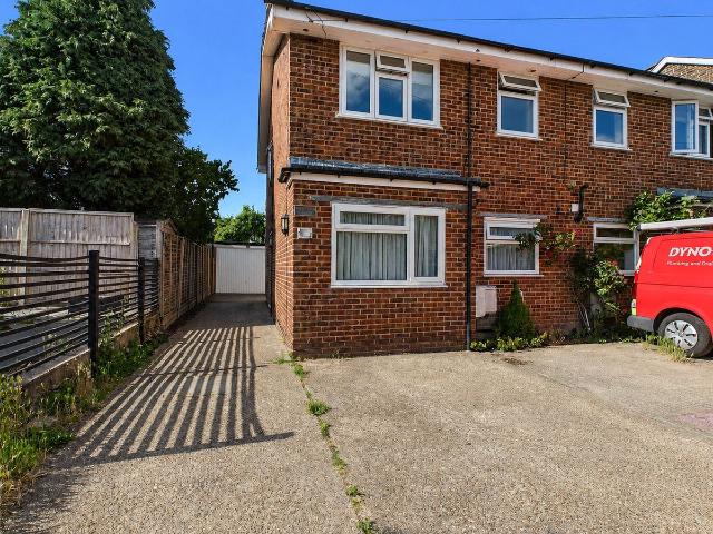 Endsleigh House, Endsleigh Road, Merstham, Redhill RH1, 1 bed maisonette to rent, £1,200 pcm | PrimeLocation