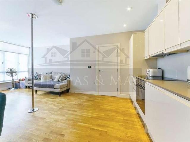 Endsleigh Road, Merstham, RH1